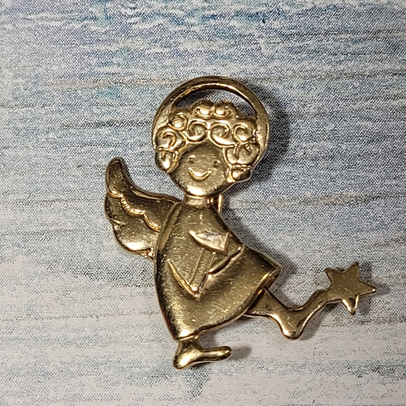 Avon | Jewelry | Vintage Avon Angel Pendant | Poshmark